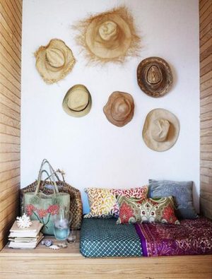 Decorating Empty Walls with Clutter and Creative Recycling Ideas