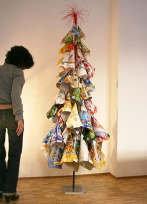 21 Ideas for Making Alternative Christmas Trees To Recycle Clutter and ...