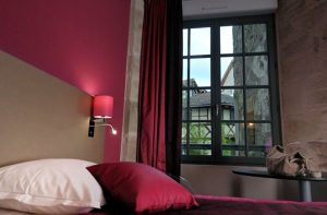 Berry Pink Color Schemes, Room Paint Colors and Home Furnisings