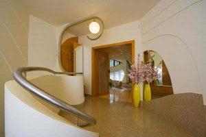 Stunning Modern Interiors of Swing House with Curves and Twists