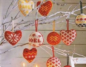 25 Handmade Christmas Decorations Bringing Ancient Crafts into Winter ...