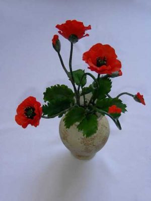 10 Ways to Add Red Poppy Flowers to Dining Room Decorating