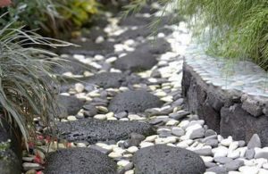 25 Unique Backyard Landscaping Ideas and Garden Path Designs with Pebbles
