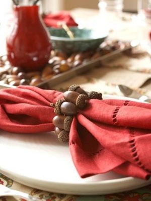 22 Fall Crafts, Table Decorations and Centerpieces Beautified with Acorns