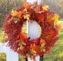 21 Gorgeous Wreaths with Fall Leaves Adding Texture to Home Decorating