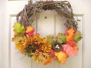 21 Gorgeous Wreaths with Fall Leaves Adding Texture to Home Decorating