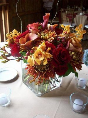 25 Beautiful Flower Arrangements for Simple and Meaningful Table Decoration