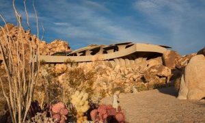 Cave Like Modern House Design Boundlessly Blending with Desert Rocks