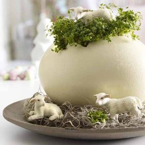 Recycling Egg Shells for Miniature Vases, Green Easter Decorating with ...