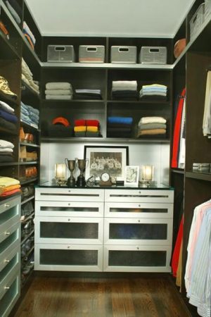 33 Walk In Closet Design Ideas to Find Solace in Master Bedroom