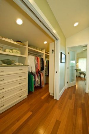 33 Walk In Closet Design Ideas to Find Solace in Master Bedroom