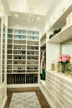 33 Walk In Closet Design Ideas to Find Solace in Master Bedroom