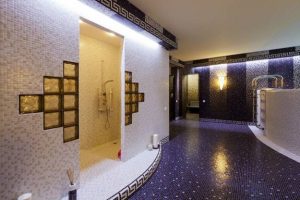 15 Modern Interior Design Ideas Blending Meander Decoration Patterns ...