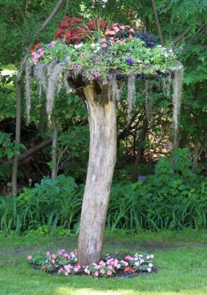60 Impressive Stumpery Garden Decorations, Creative and Natural ...