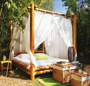 25 DIY Outdoor Bed Ideas, Summer Decorating with Spa Beds, Canopies and ...
