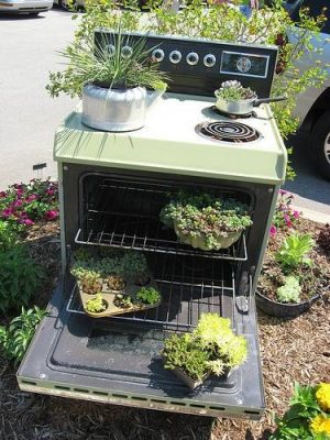 20 Ways to Reuse and Recycle Old Kitchen Stoves for Home Decorating