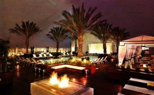 Breathtaking Rooftop Bar Designs and Latest Trends in Decorating