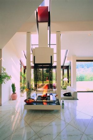 25 Spectacular Glass Fireplaces Offering Unobstracted Views of Flame