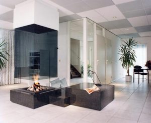 25 Spectacular Glass Fireplaces Offering Unobstracted Views of Flame