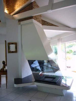 25 Spectacular Glass Fireplaces Offering Unobstracted Views of Flame
