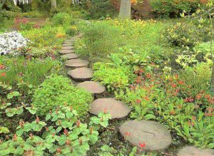 30 Green Design Ideas for Beautiful Wooden Garden Paths