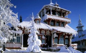 Preparing for Gorgeously Cold Winter Months in Buried in Snow Country Homes