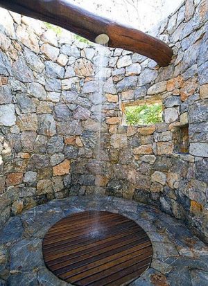 30 Outdoor Shower Design Ideas Showing Beautiful Tiled and Stone Walls