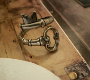 20 Keys Home Decorations Opening New Doors to Decorating Modern Interiors