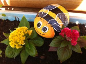 21 Rockpainting Ideas to Create Bright Accents for Garden Design and ...