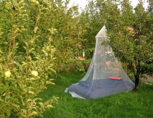 33 Romantic Outdoor Canopies and Tents Made with Mosquito Nets and ...