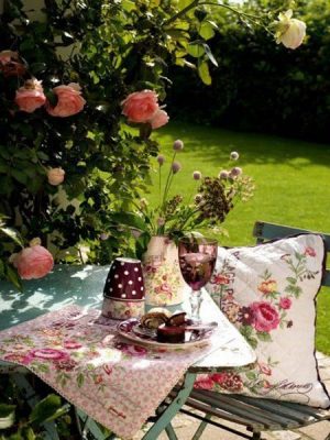Creating Lovely Outdoor Seating Areas for Summer Tea Party
