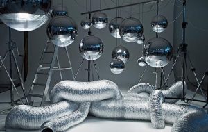 25 Modern Ideas Adding Metallic Shine to Interior Design and Decorating