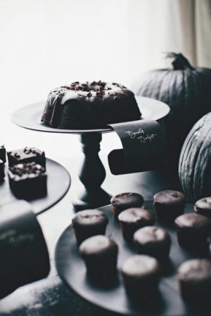Dark Colors of Fabulous Deserts Adding Classy Elegance to Fall Party Tables