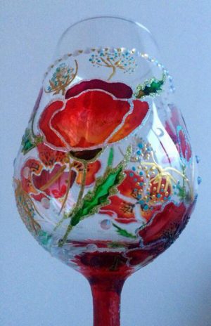 White Tableware with Red Poppies, Floral Designs to Jazz up Table ...