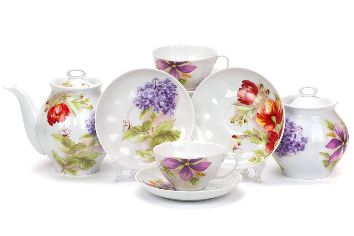 White Tableware with Red Poppies, Floral Designs to Jazz up Table ...