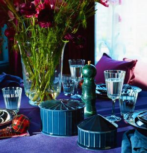 Purple Christmas Decorating with Ultra Violet, Following the Year Color ...