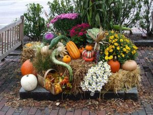 Spectacular Fall Decorations and Yard Installations Created with ...