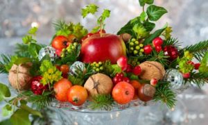 Versatile Christmas Table Centerpieces Created with Food, Decoration ...