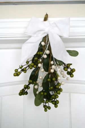 Mistletoe, Christmas Crafts and Romantic Winter Decorating Ideas