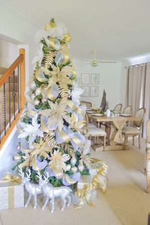 Oversized Christmas Tree Decorations, Christmas Trends in Decorating ...