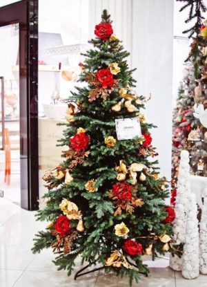 Oversized Christmas Tree Decorations, Christmas Trends in Decorating ...