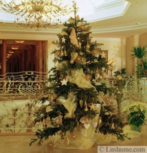 Oversized Christmas Tree Decorations, Christmas Trends in Decorating ...