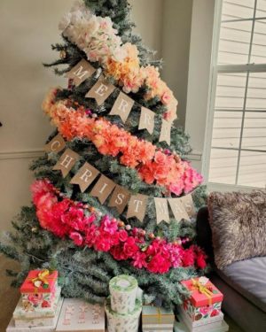 Romantic Christmas Tree Decorating with Beautiful Flowers