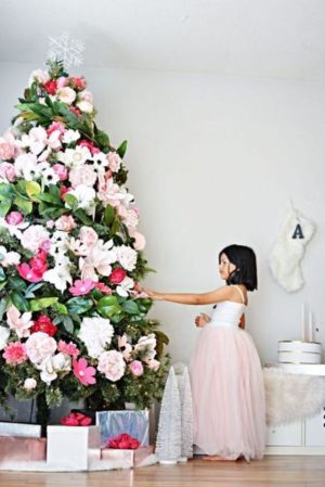 Romantic Christmas Tree Decorating with Beautiful Flowers