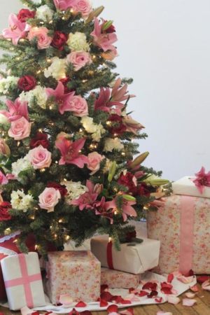 Romantic Christmas Tree Decorating with Beautiful Flowers