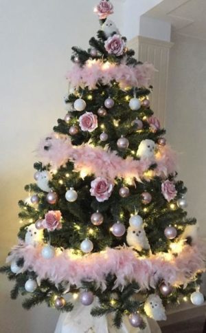 Romantic Christmas Tree Decorating with Beautiful Flowers