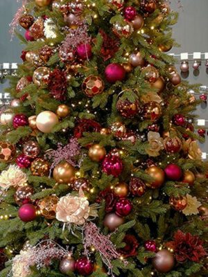 Romantic Christmas Tree Decorating with Beautiful Flowers