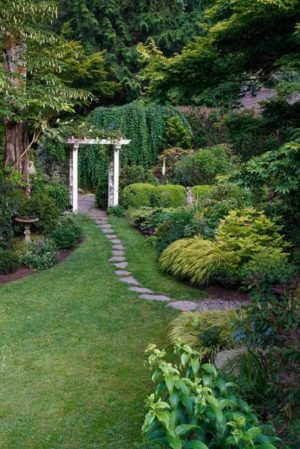 Natural Garden Design Style and Wildlife Friendly Landscaping Ideas