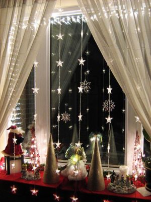 Star Power of Christmas Lights to Brighten Up Window Decorating