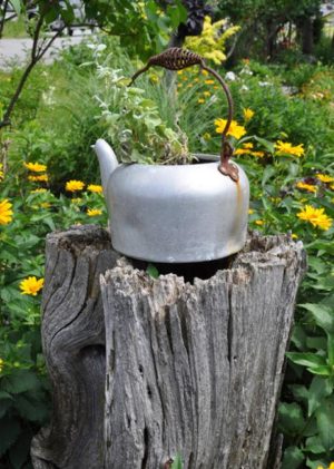 Recycling Teapots for DIY Garden Decorations, 20 Green Ideas to Create ...